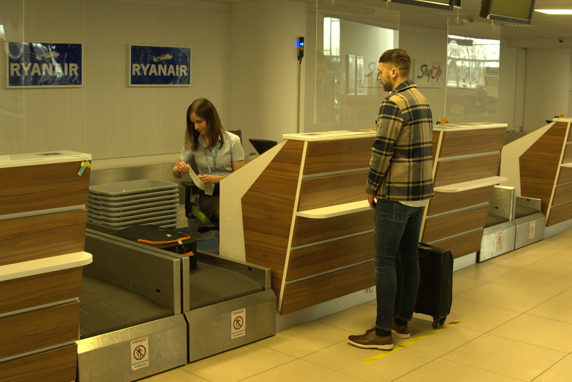 Przewodnik po materiałach i substancjach niebezpiecznych i urządzeniach do ich wykrywania ...